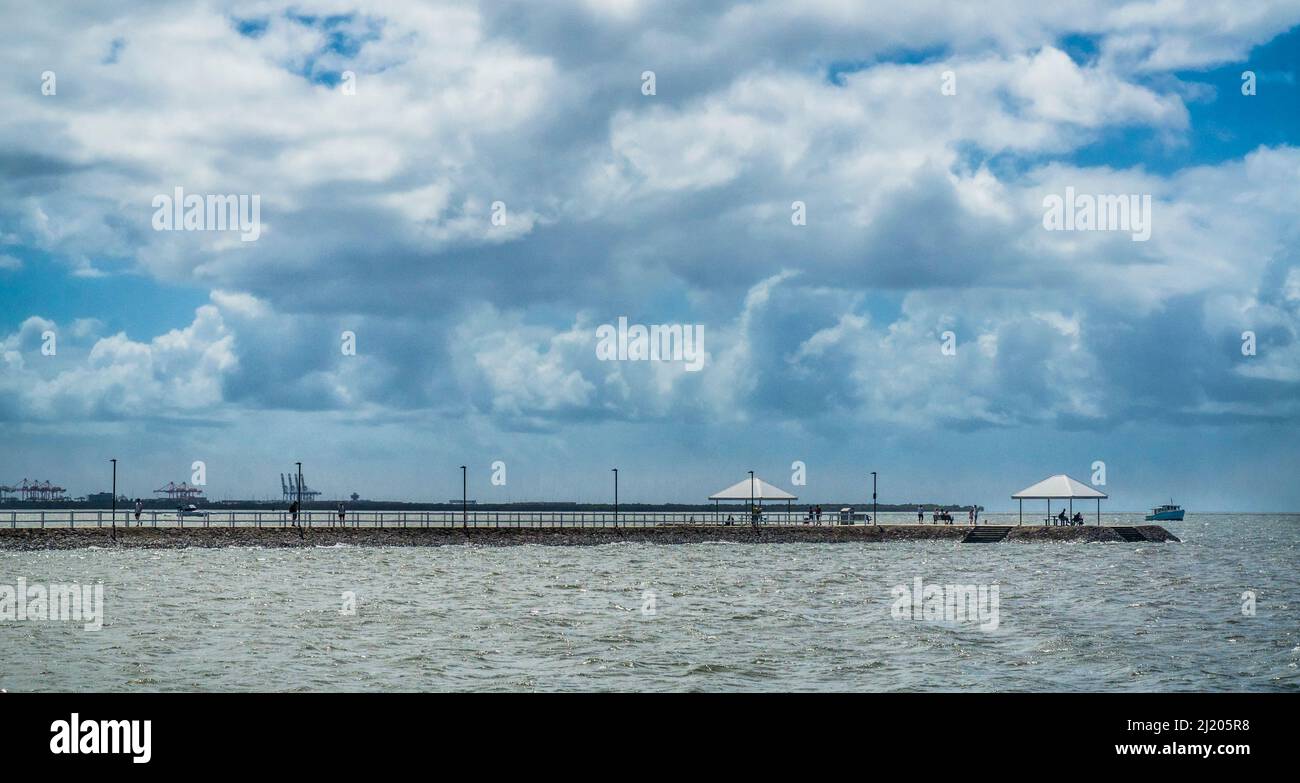 Wynnum Jetty at the coastal Brisbane suburb of Wynnum protruding into ...
