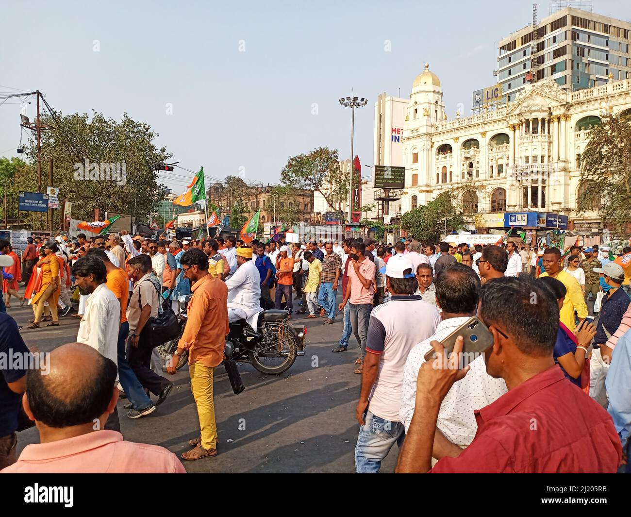Indian people on road crowd violence hi-res stock photography and ...