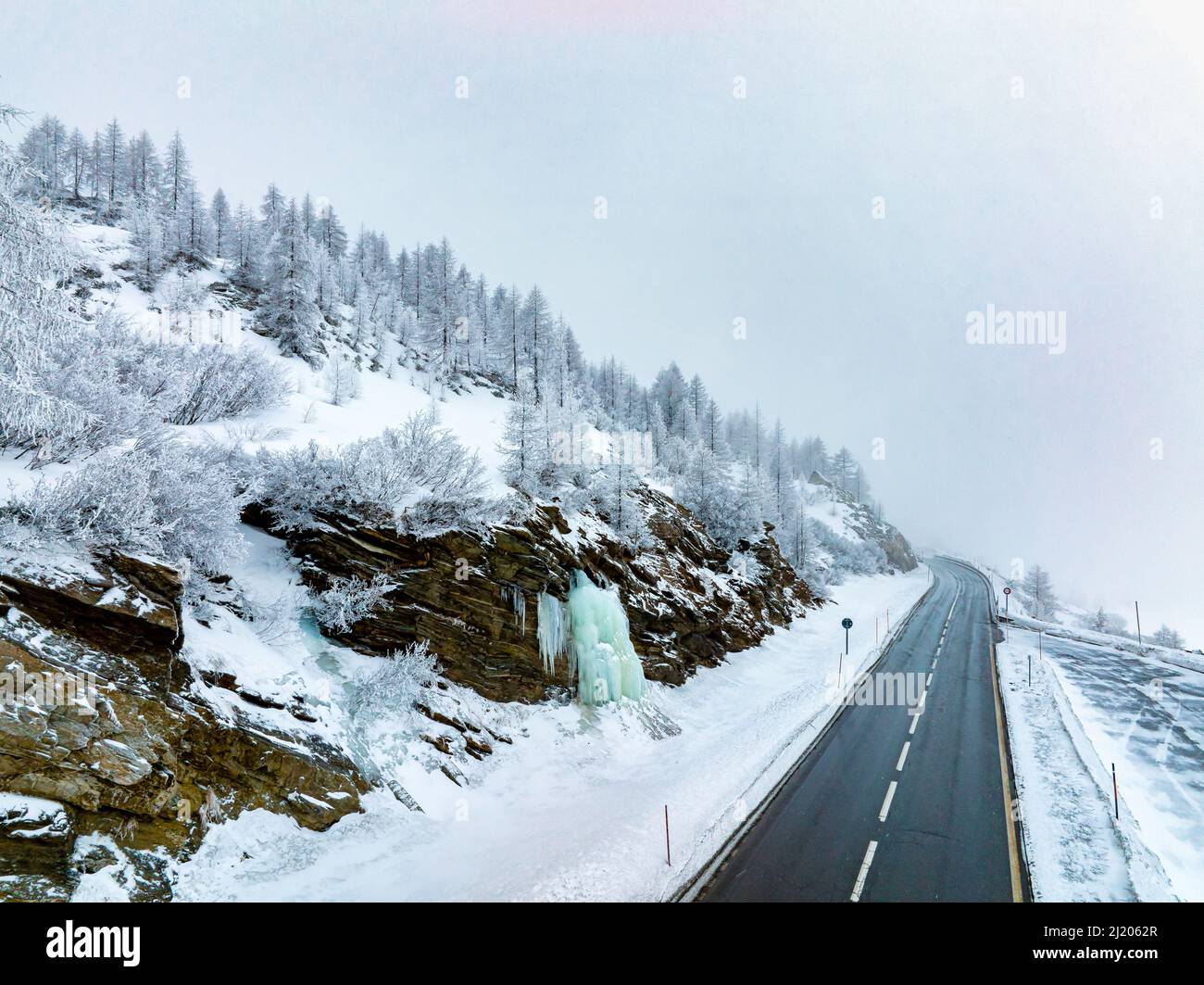 Aerial car country hi-res stock photography and images - Alamy