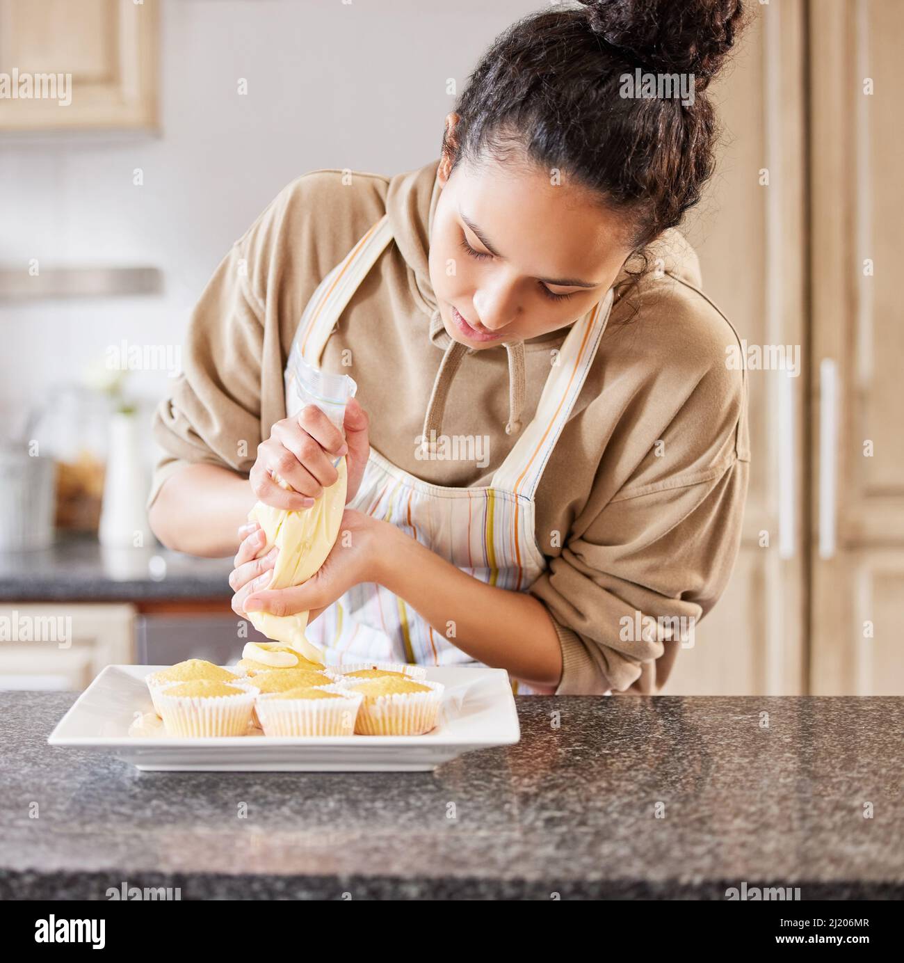 Woman beautiful baked cake hi-res stock photography and images - Alamy