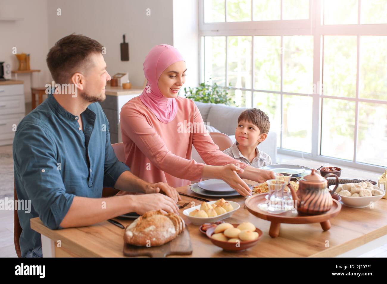 Muslim family having breakfast together. Celebration of Eid al-Fitr ...