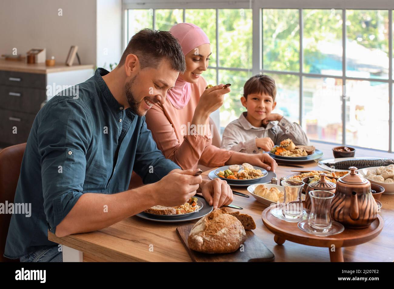 Arabian family eating breakfast hi-res stock photography and images - Alamy
