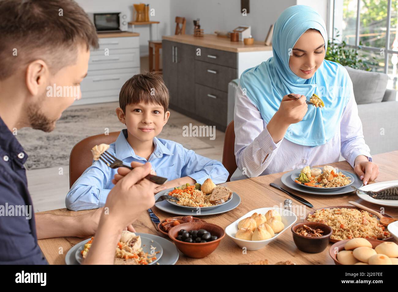 Muslim family having breakfast together. Celebration of Eid al-Fitr ...