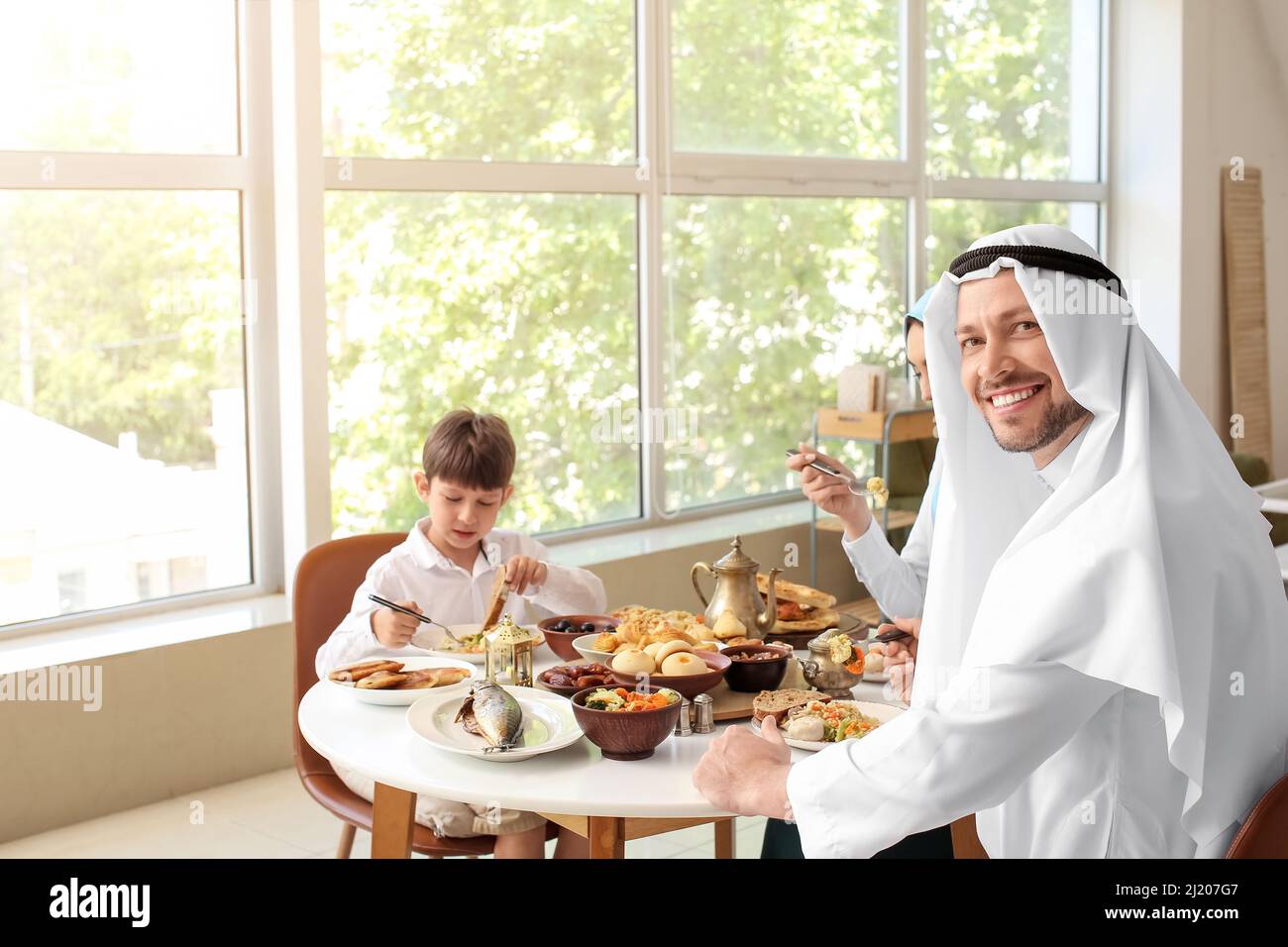 Muslim family having breakfast together. Celebration of Eid al-Fitr ...