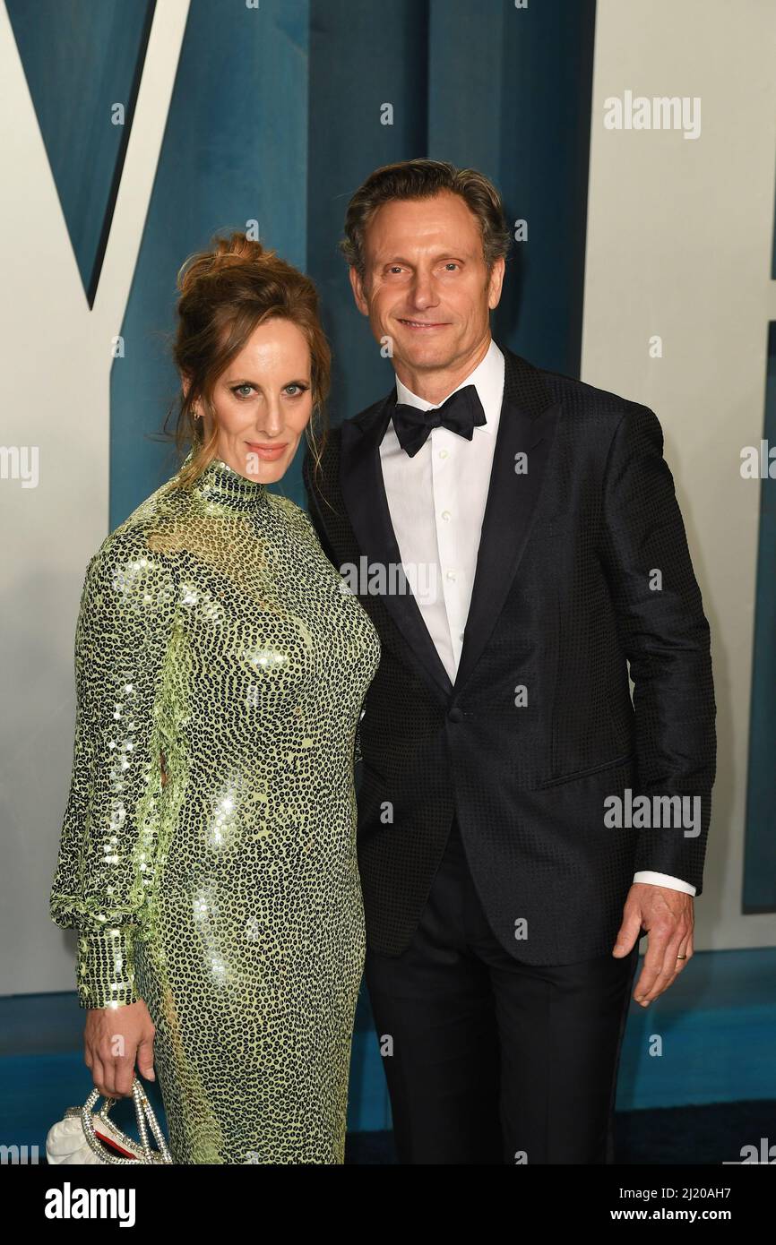 Liz Goldwyn and Tony Goldwyn attend the 2022 Vanity Fair Oscar Party at the Wallis Annenberg ...