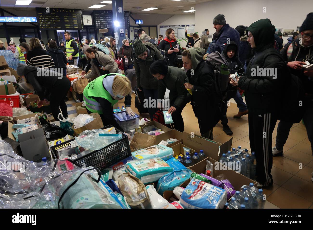 Relief goods distribution hi-res stock photography and images - Alamy