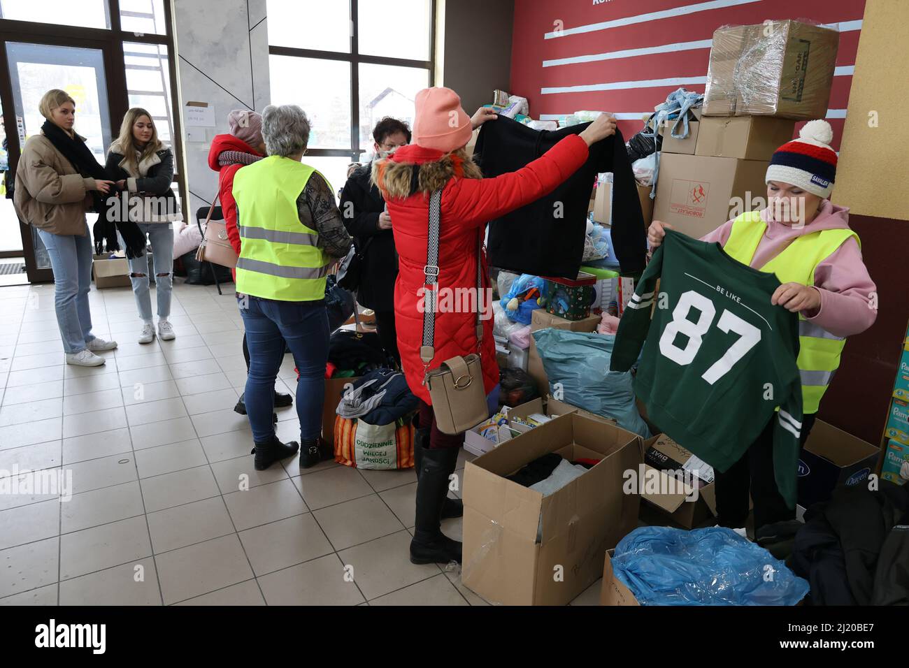 Relief goods distribution hi-res stock photography and images - Alamy