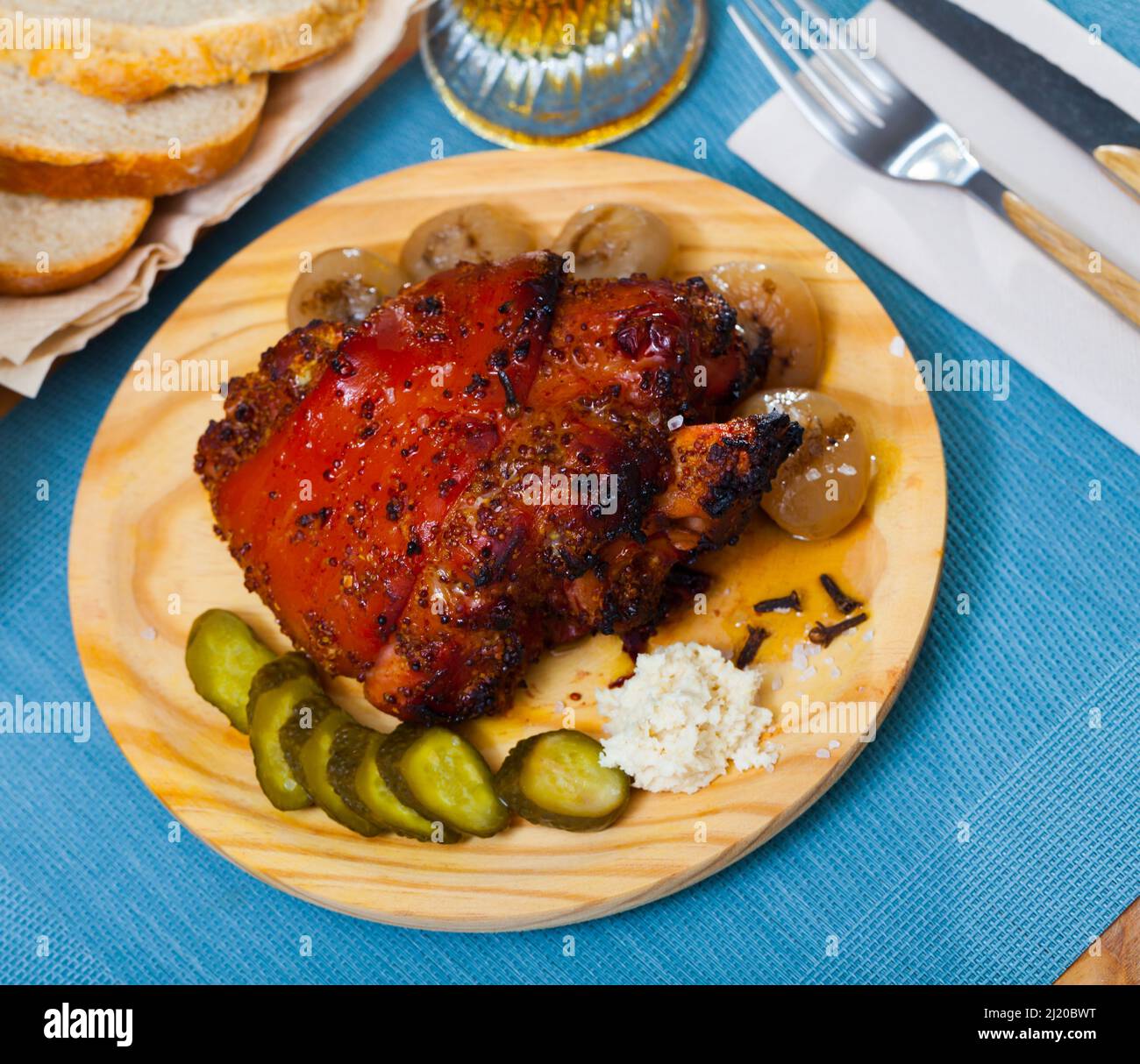 Roasted pork knuckle onions hi-res stock photography and images - Alamy