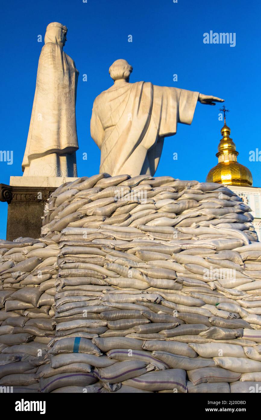Kyiv, Ukraine. 28th Mar, 2022. The statues in Mykhailivska Square are ...