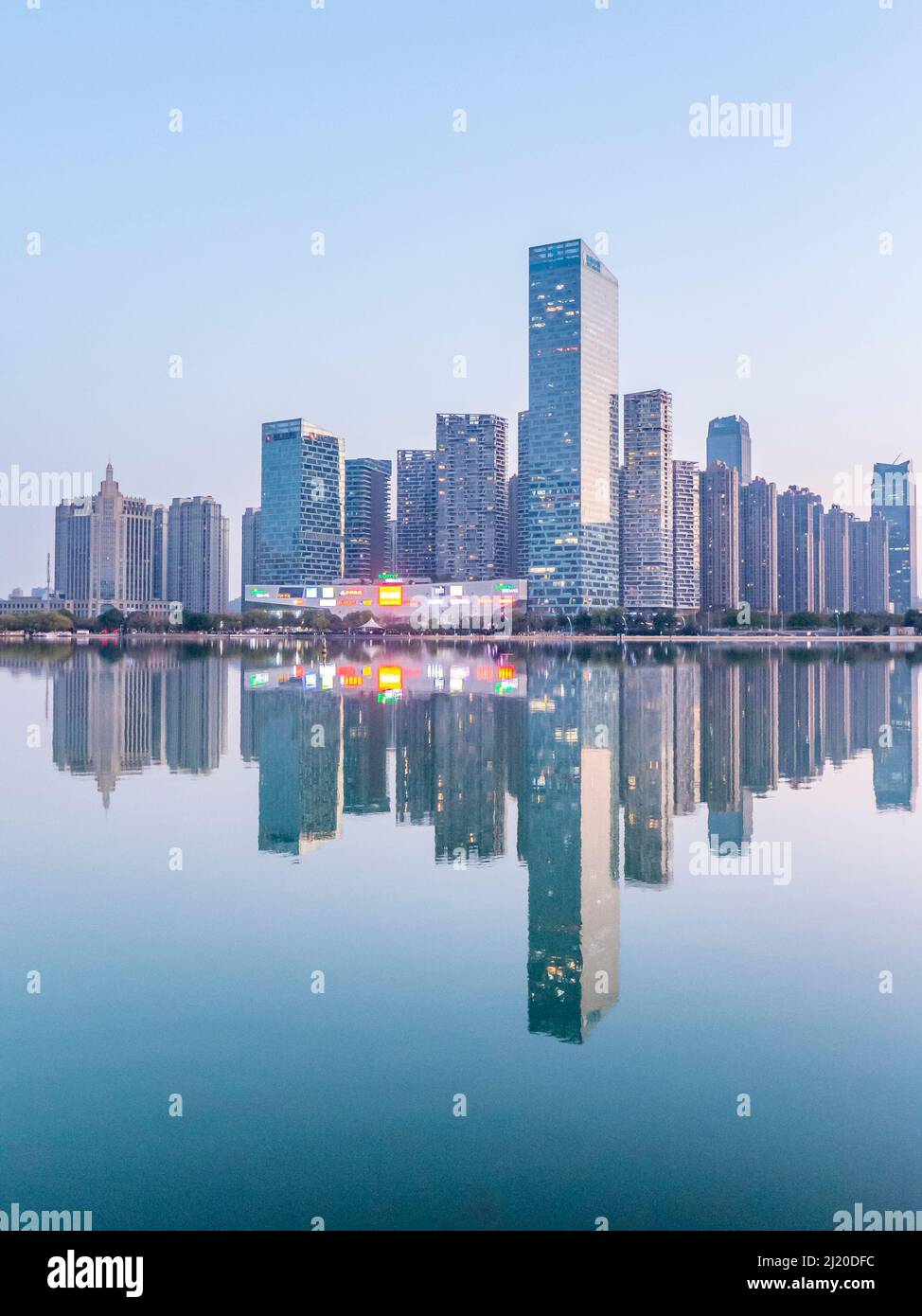 Symmetrical horizon hi-res stock photography and images - Alamy