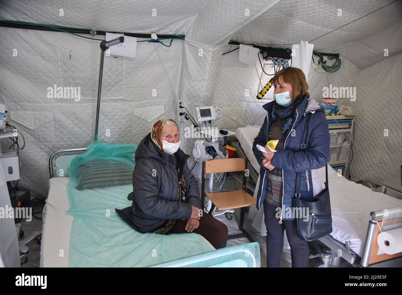 Women are waiting for a doctor's appointment at an Israeli field ...