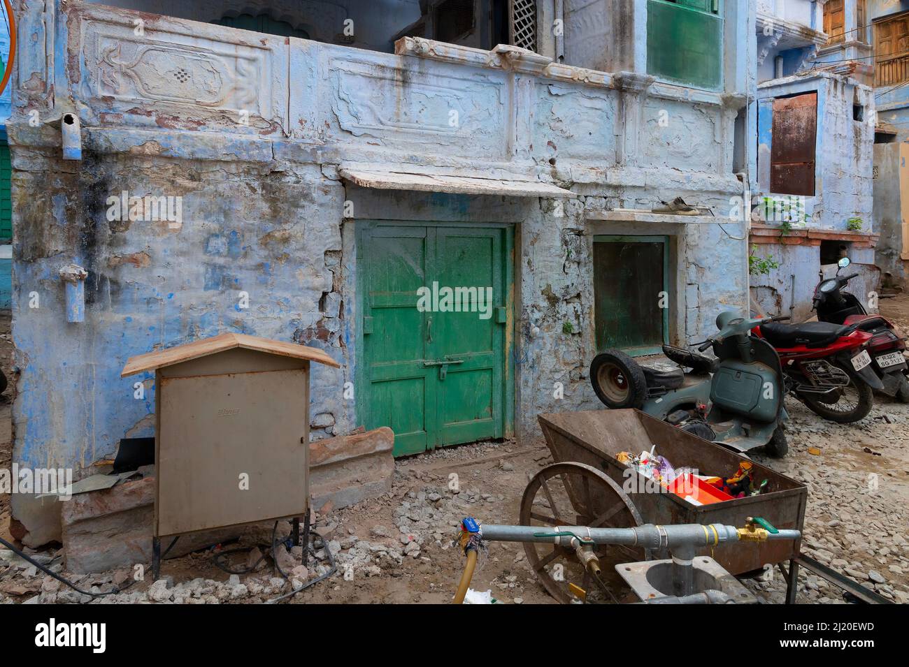 Brahmin blue house in old town hi-res stock photography and images - Alamy