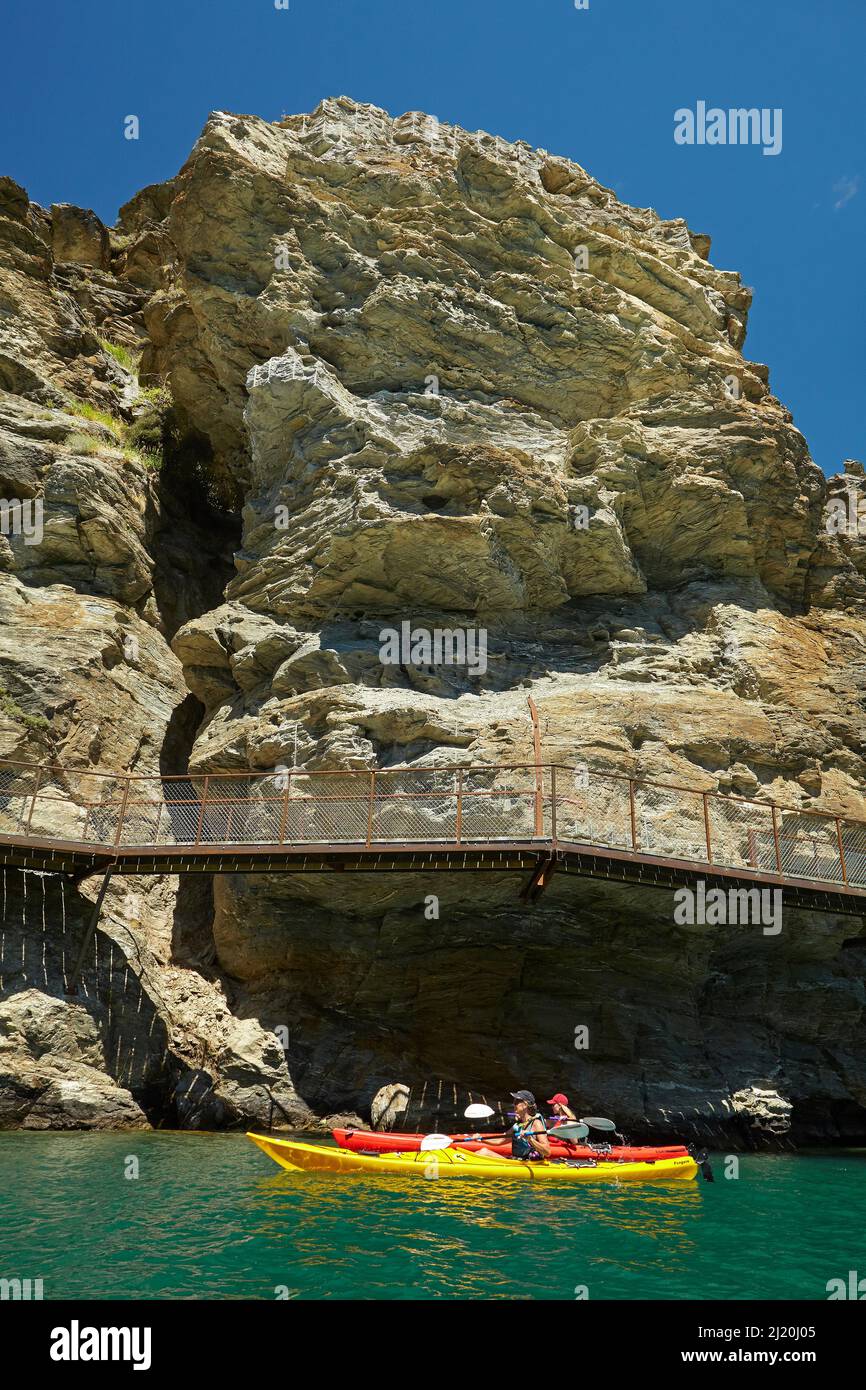 Kayakers and cantilever bridge on Lake Dunstan Cycle Trail, Lake ...