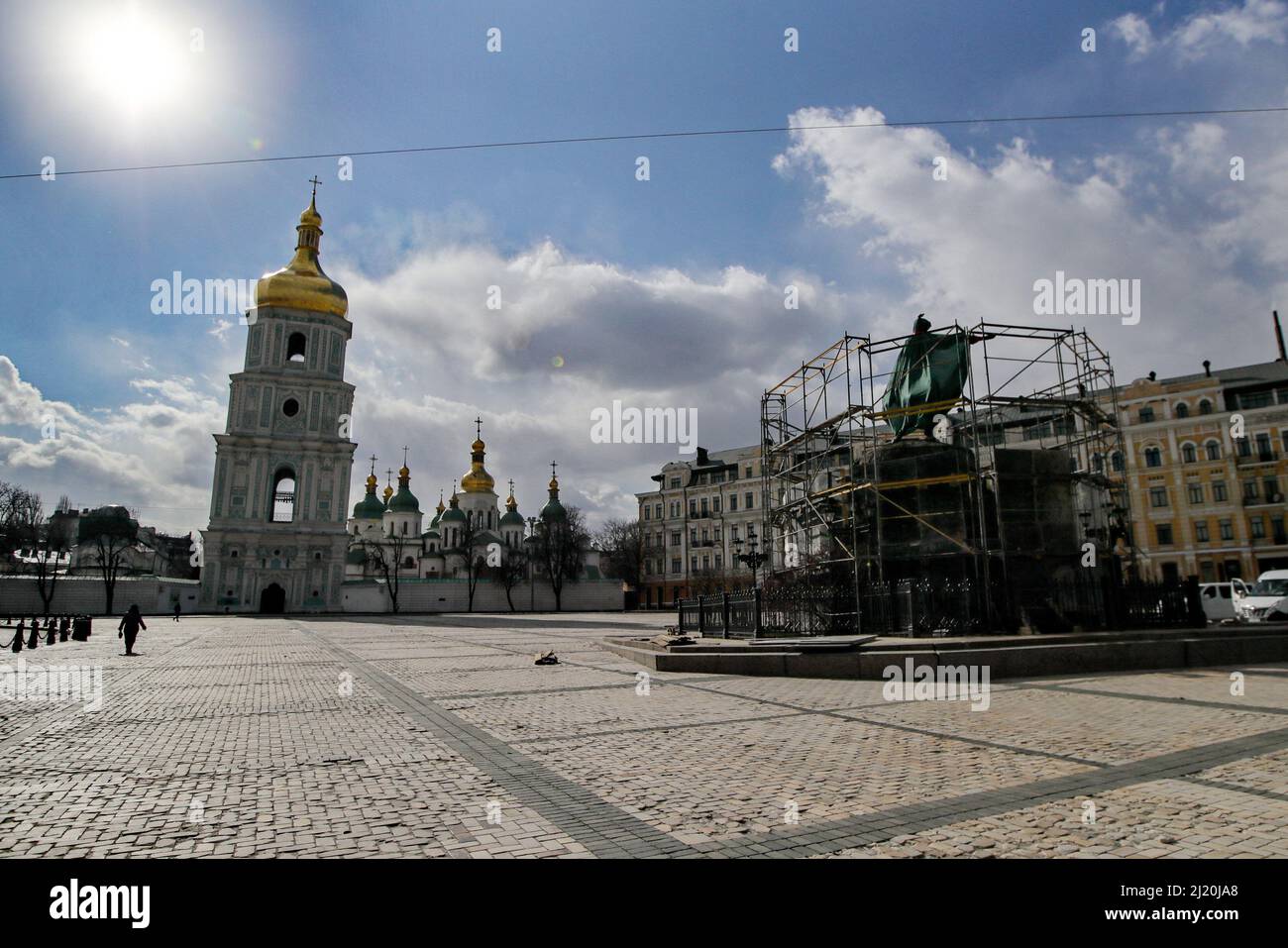 The monument to Hetman of the Zaporozhian Host Bohdan Khmelnytskyi in ...