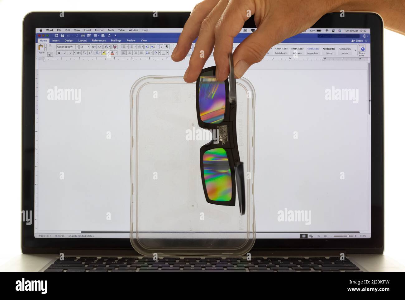 Step 4. Place the plastic object in between the screen and the glasses ...