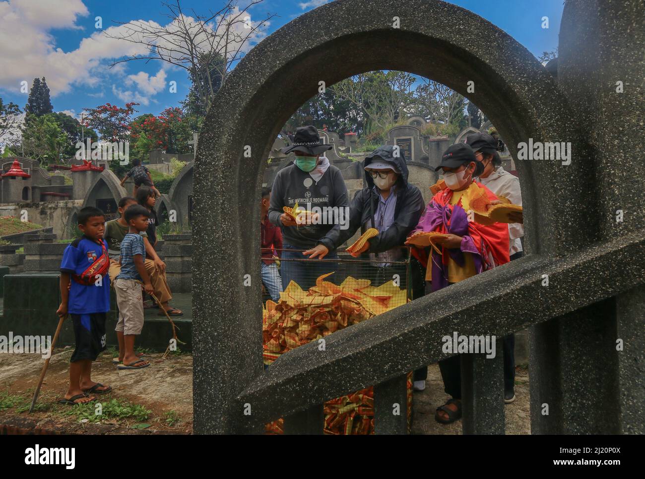 Welcoming the celebration of Cheng Beng, Chinese Indonesians make a ...