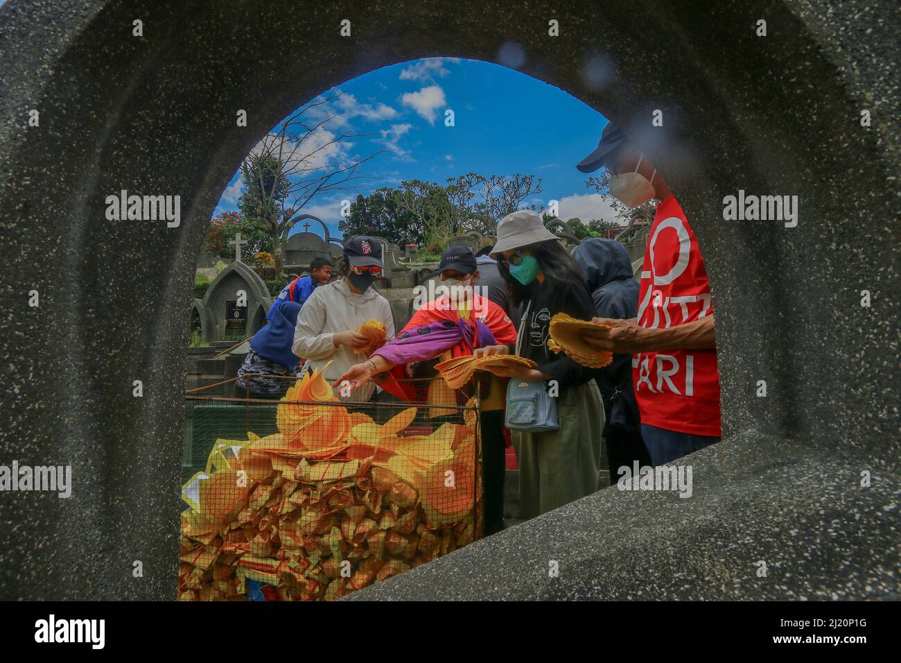 Welcoming the celebration of Cheng Beng, Chinese Indonesians make a ...