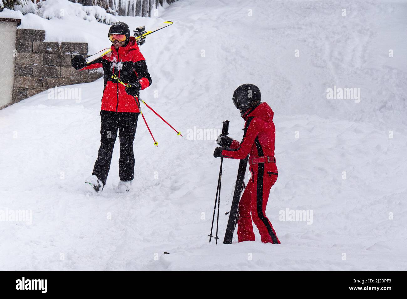 Taking off skis hi-res stock photography and images - Alamy