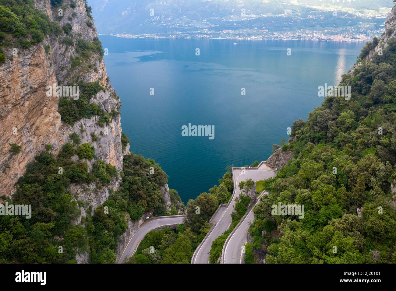 View of Strada della Forra, Tremosine, Lake Garda, Lombardy, Italy ...
