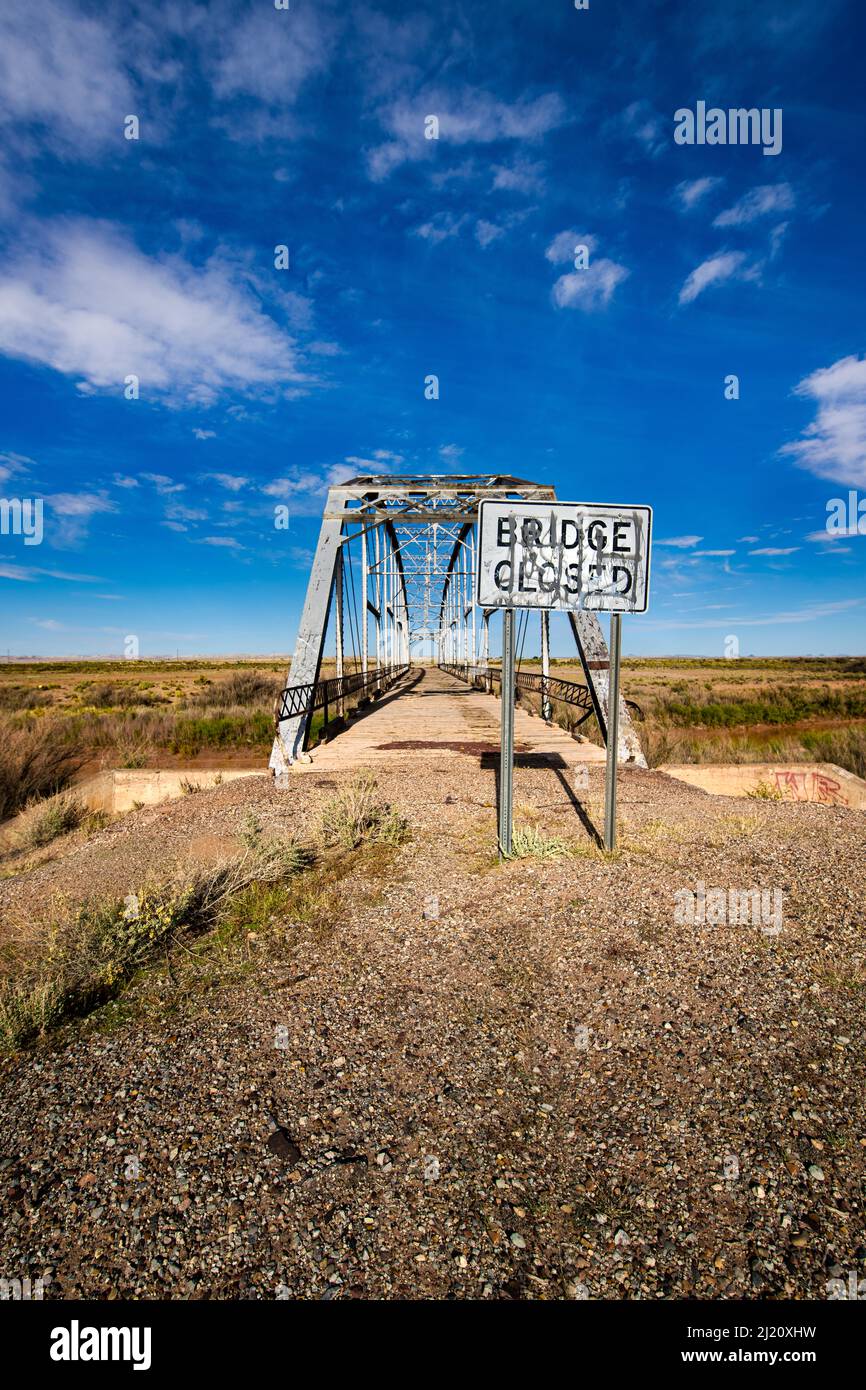 Abandoned old bridge in the desert Stock Photo - Alamy