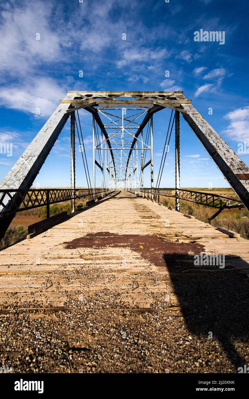 Abandoned old bridge in the desert Stock Photo - Alamy