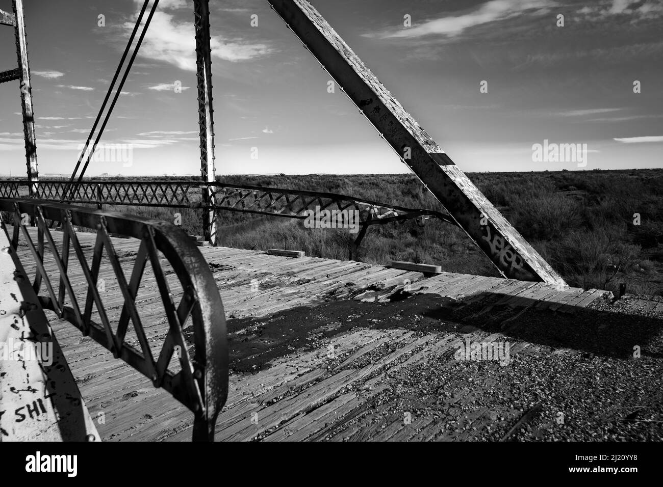 Abandoned old bridge in the desert Stock Photo - Alamy