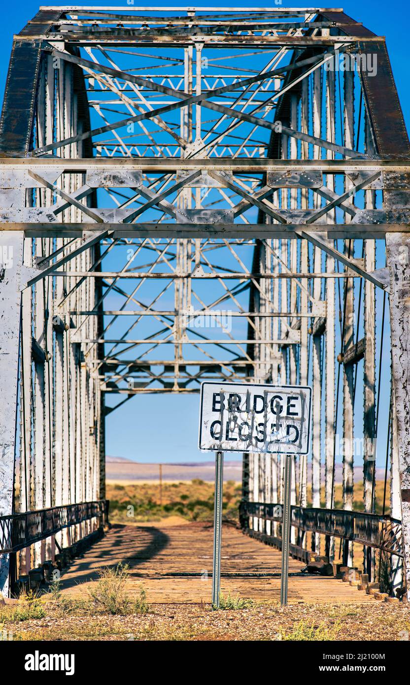 Abandoned old bridge in the desert Stock Photo - Alamy