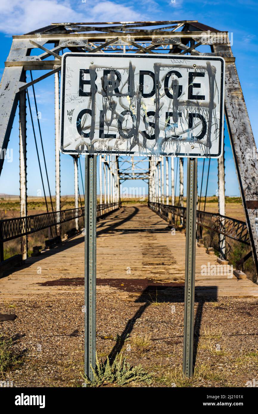 Abandoned old bridge in the desert Stock Photo - Alamy