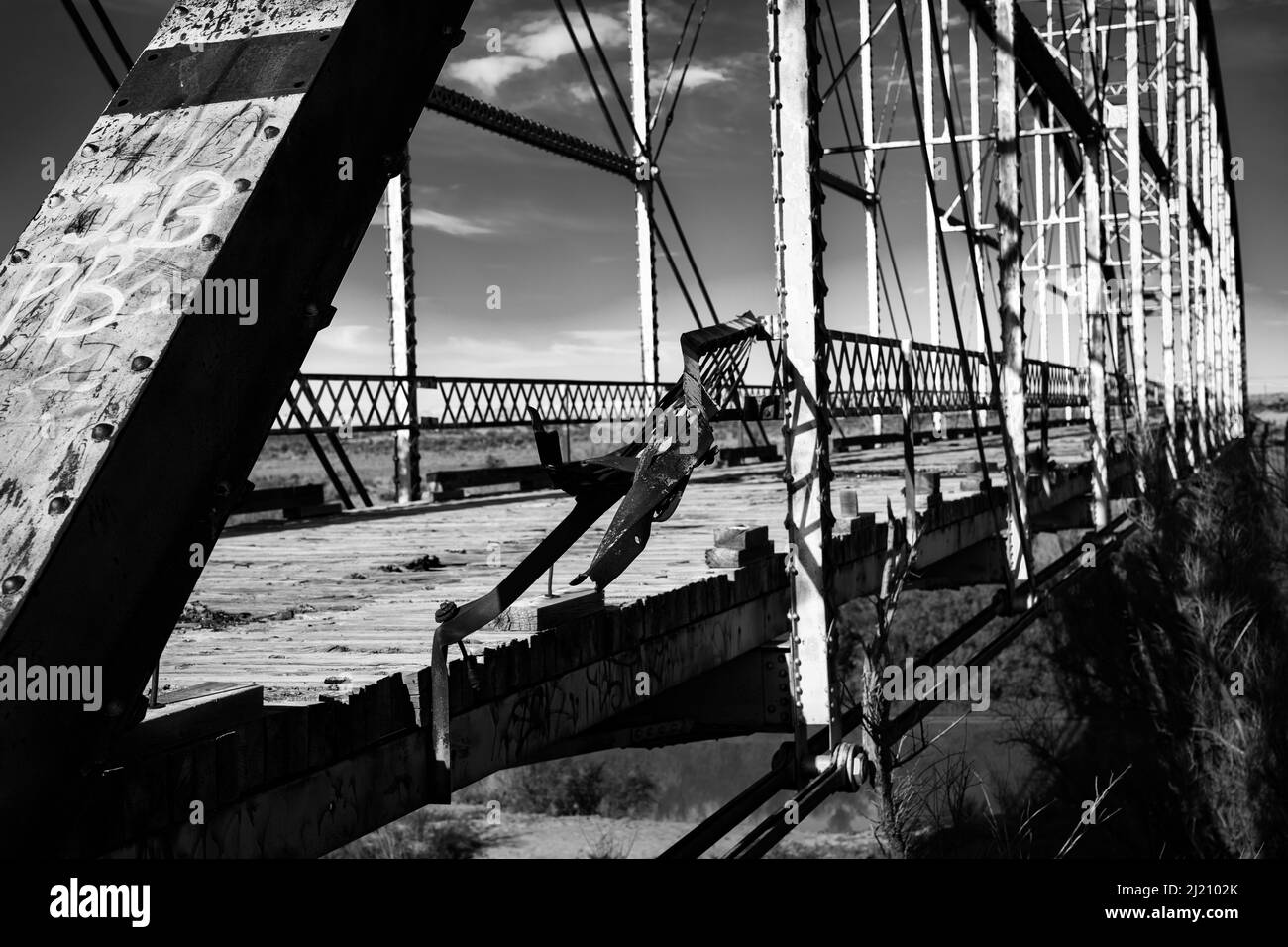 Abandoned old bridge in the desert Stock Photo - Alamy