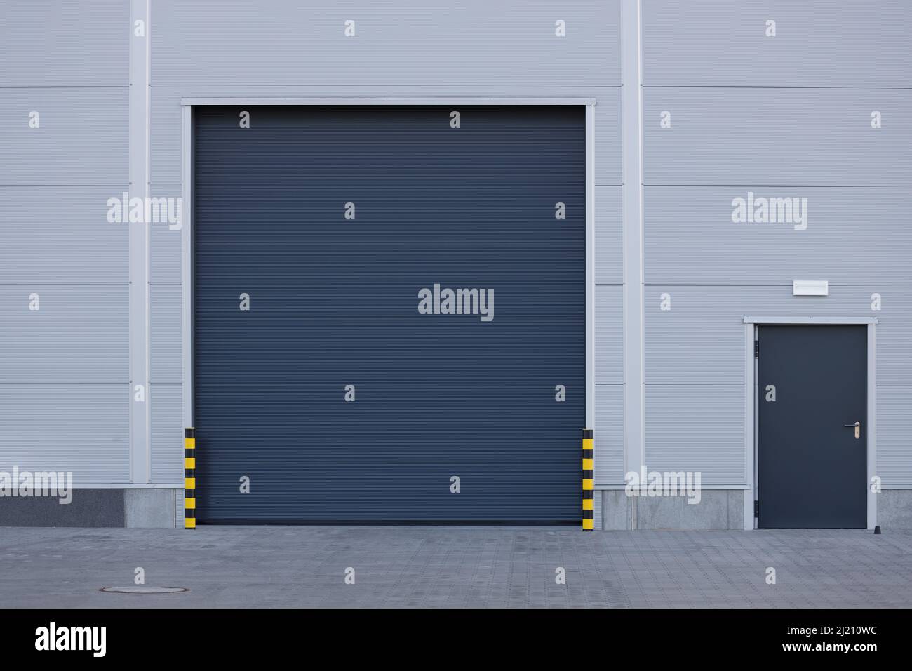 Facade storage warehouse closed gate hi-res stock photography and ...