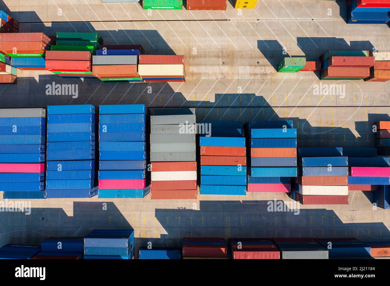 Empty containers hi-res stock photography and images - Alamy