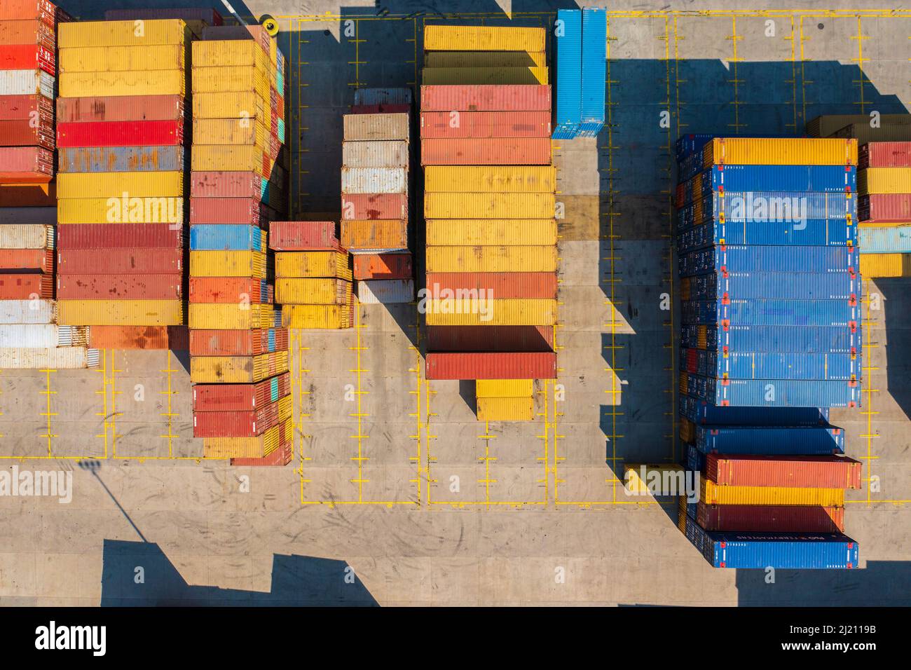 Empty containers hi-res stock photography and images - Alamy