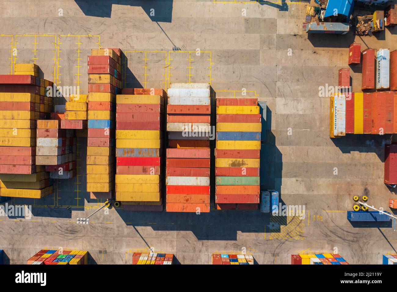 Empty containers hi-res stock photography and images - Alamy