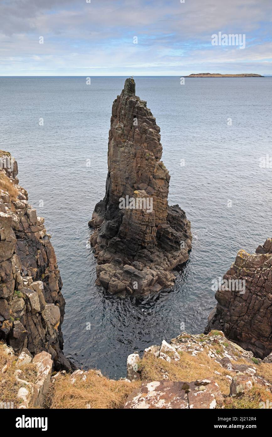 Basalt sea stack hi-res stock photography and images - Alamy