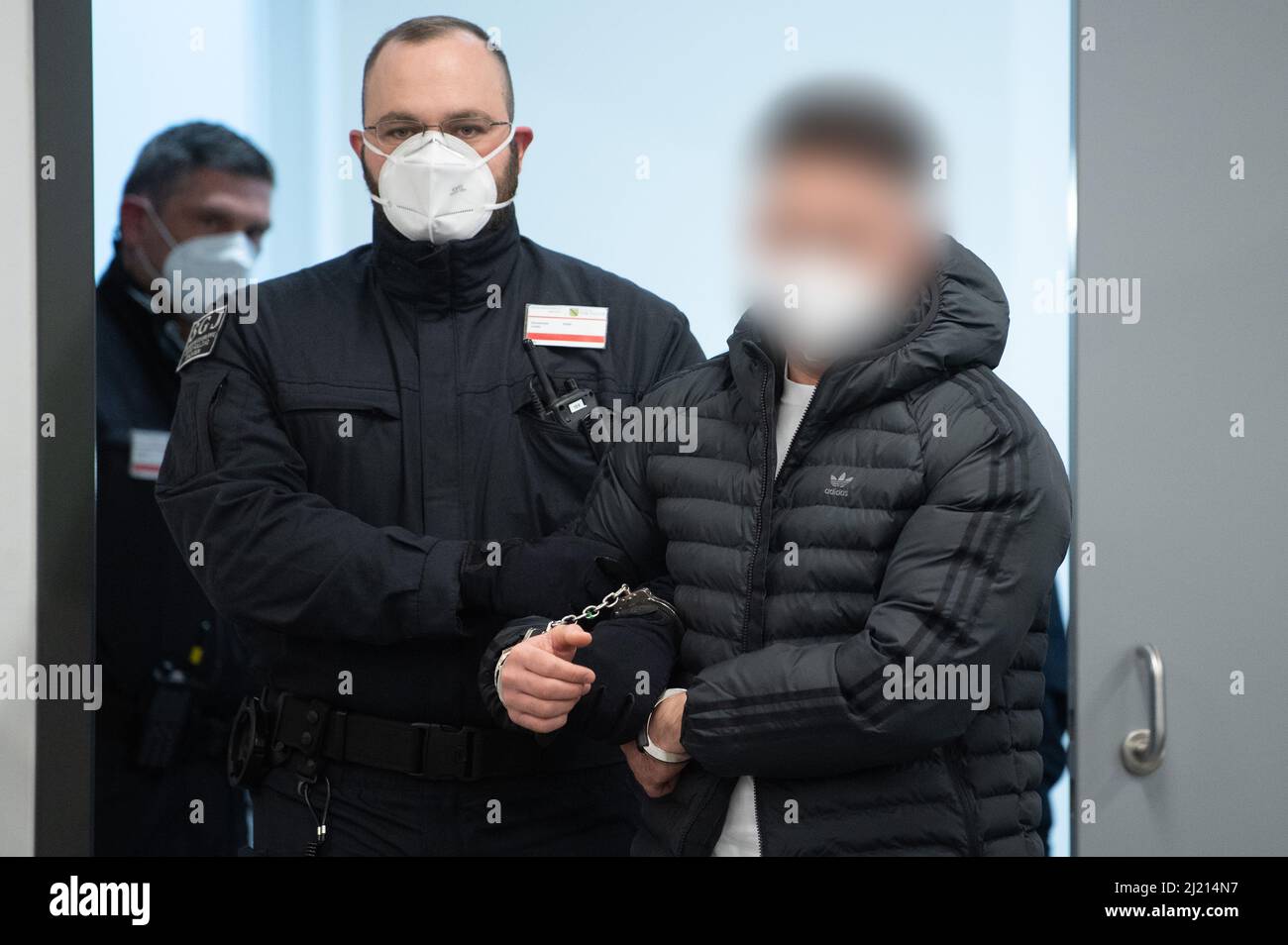 Dresden, Germany. 29th Mar, 2022. A defendant (r) in the Green Vault ...