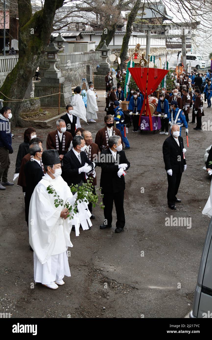 iida, nagano, japan, 2022/24/03, shintoist priests at the beginning of ...