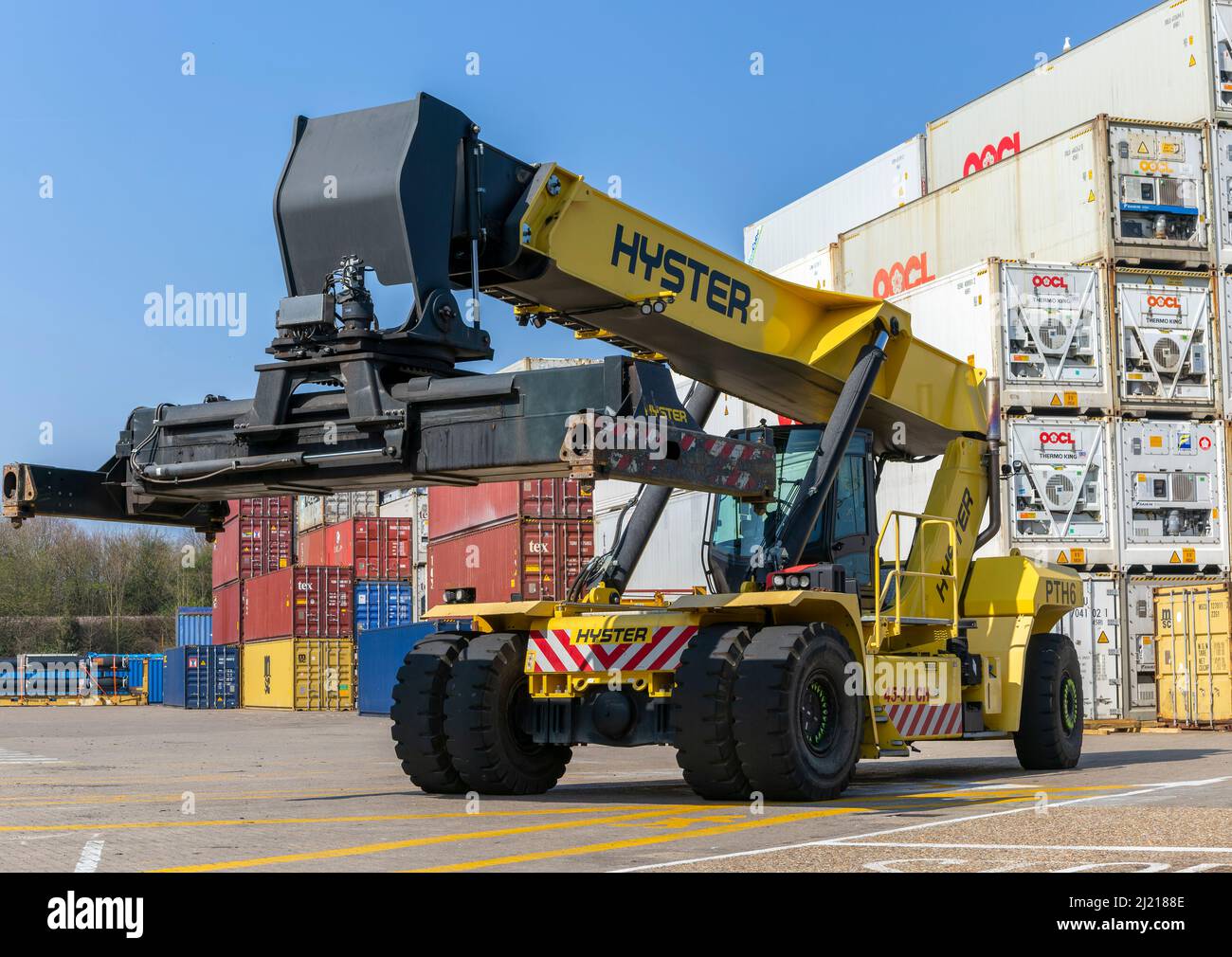 Reach stacker hi-res stock photography and images - Alamy