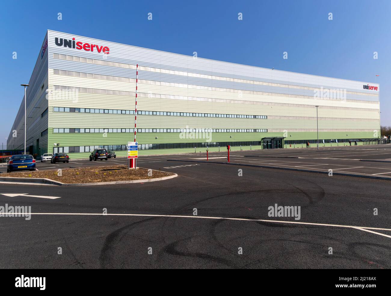 Uniserve Mega Distribution Centre building, Port of Felixstowe, Suffolk ...