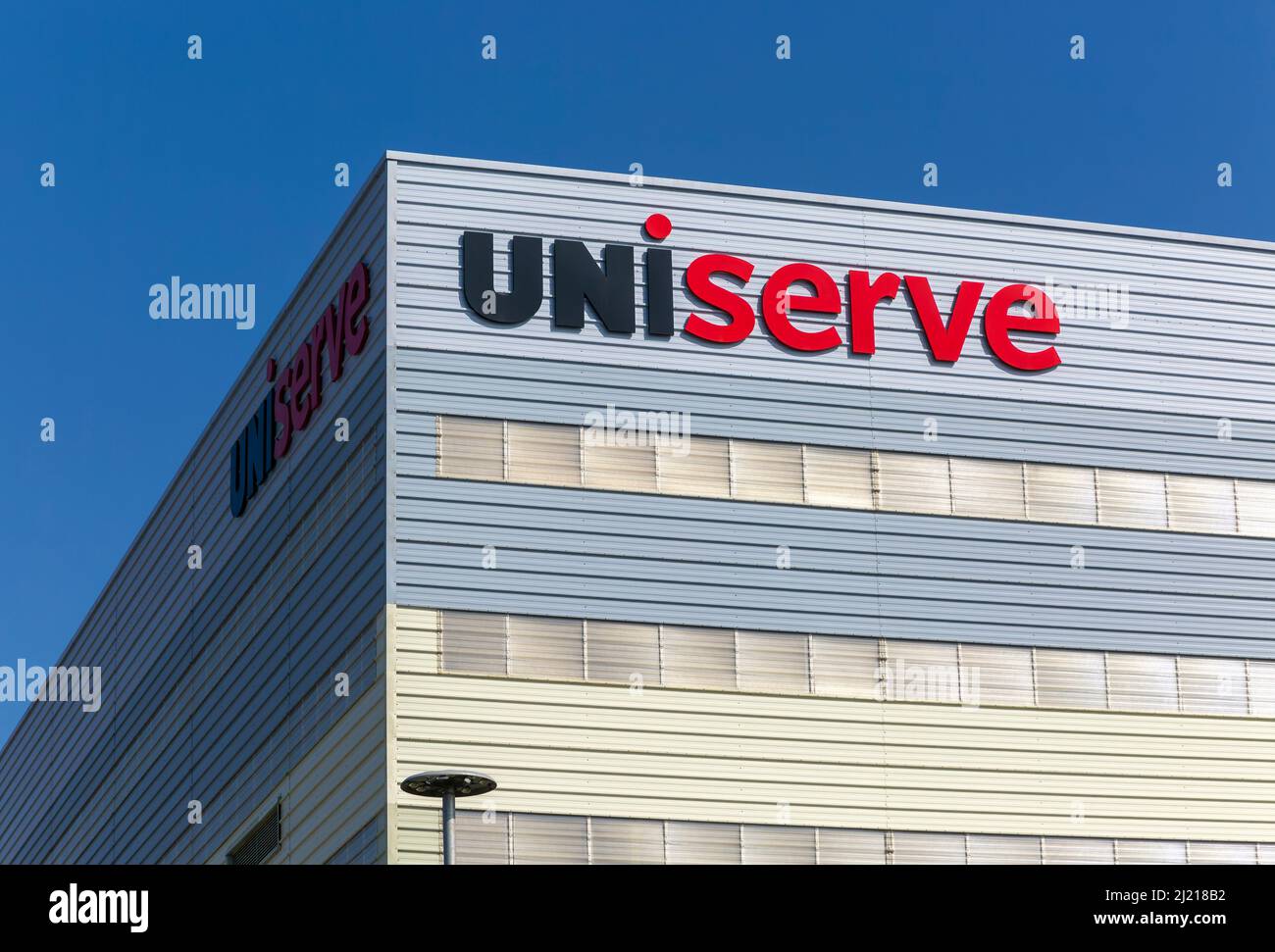 Uniserve Mega Distribution Centre building, Port of Felixstowe, Suffolk ...