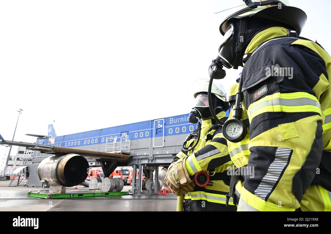 Stuttgart, Germany. 29th Mar, 2021. Firefighters extinguish a simulated ...