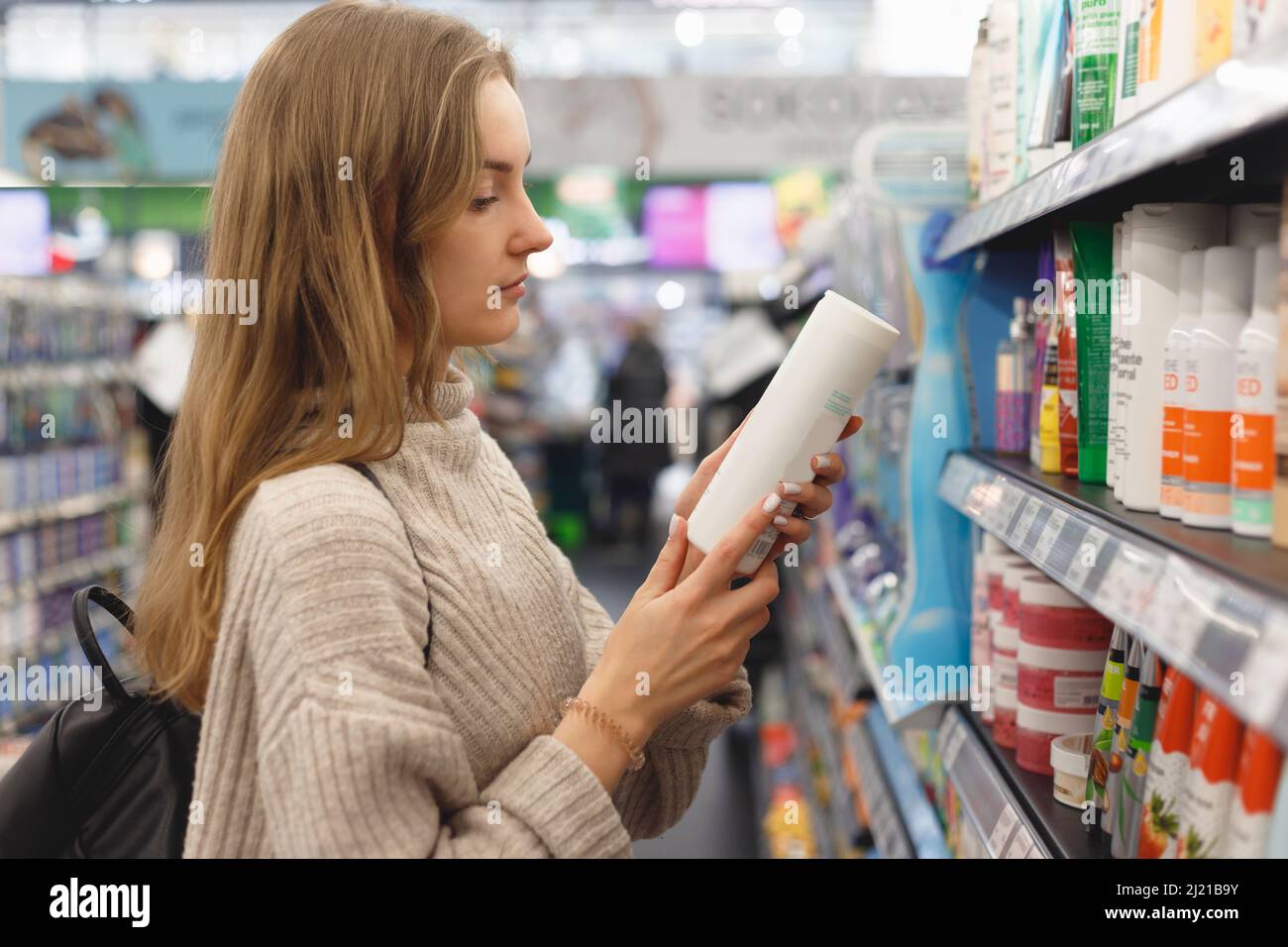Person picking from shelf hi-res stock photography and images - Alamy