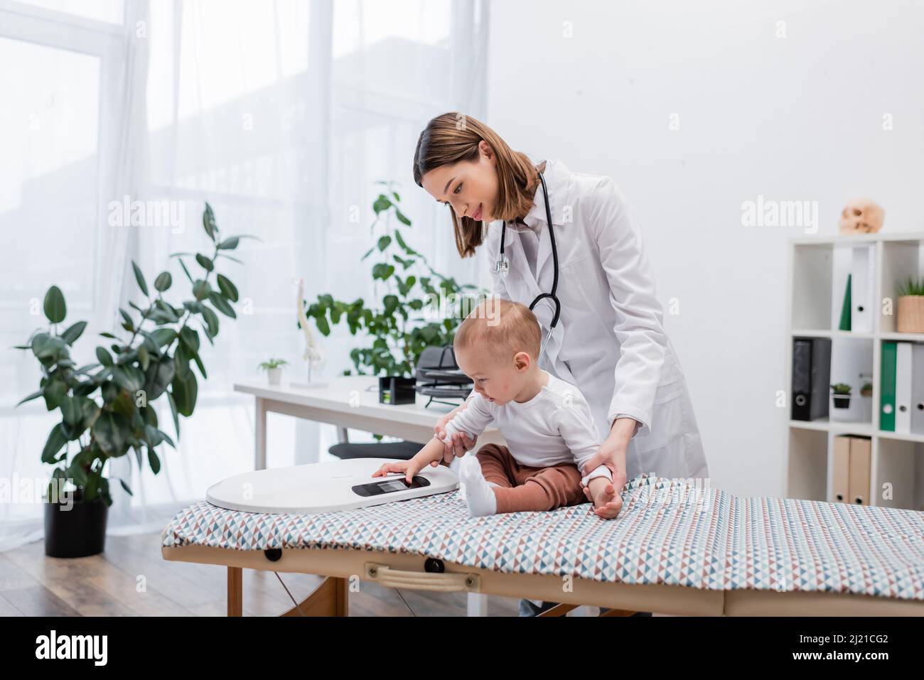 Family scale hi-res stock photography and images - Alamy