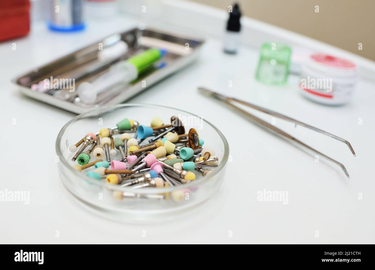 multi-colored polishing heads for processing fillings and restorations ...