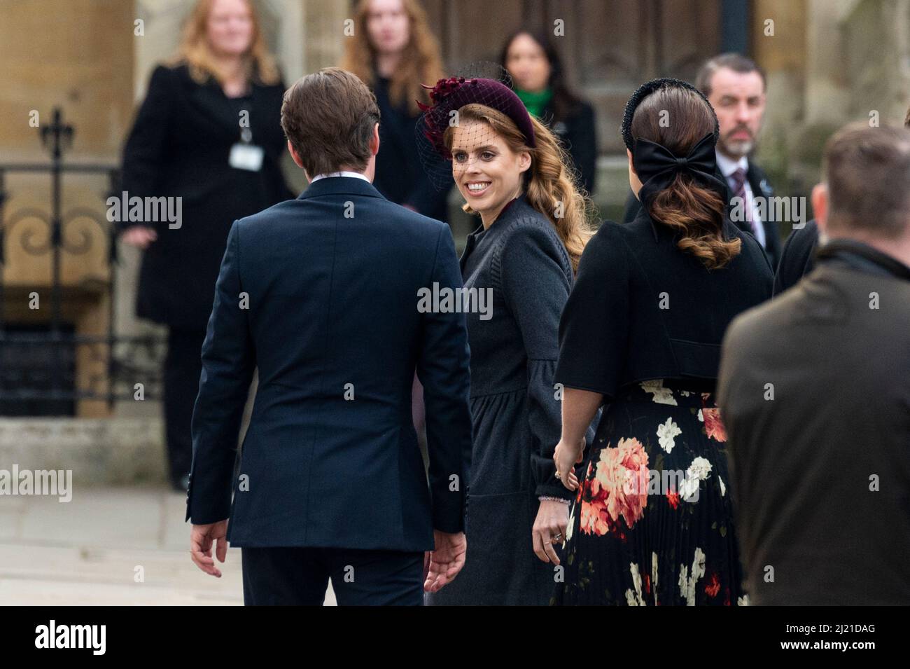 Princess beatrice arrives at westminster abbey hi-res stock photography ...