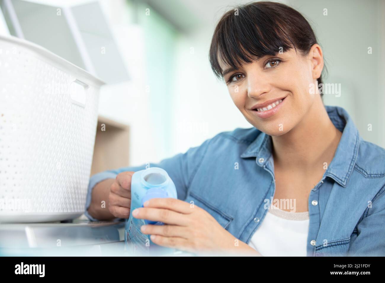Woman cleaning air conditioner hi-res stock photography and images - Alamy