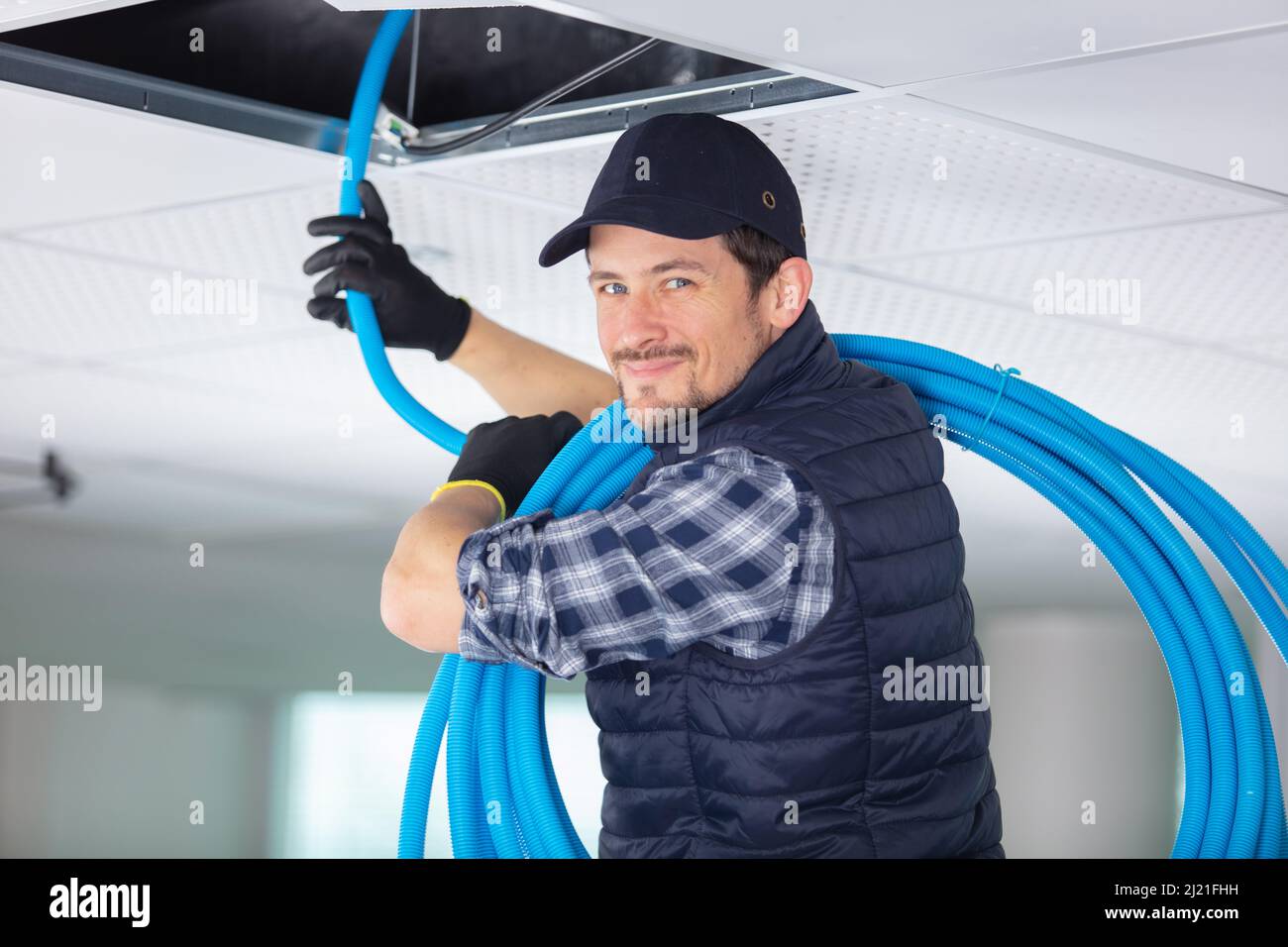 man repairing electrical wiring on the ceiling Stock Photo - Alamy