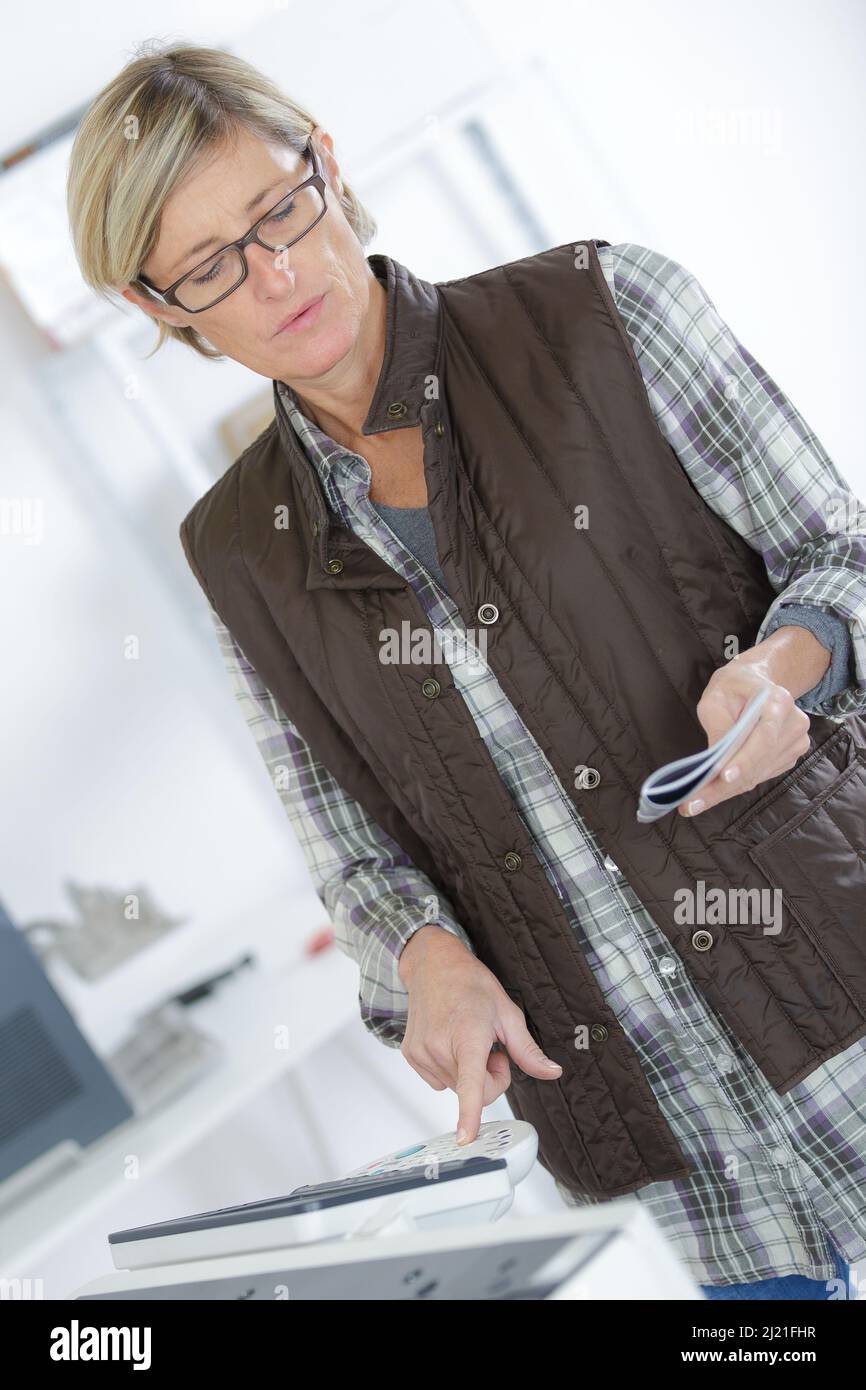 Woman reading an instruction manual hi-res stock photography and images ...