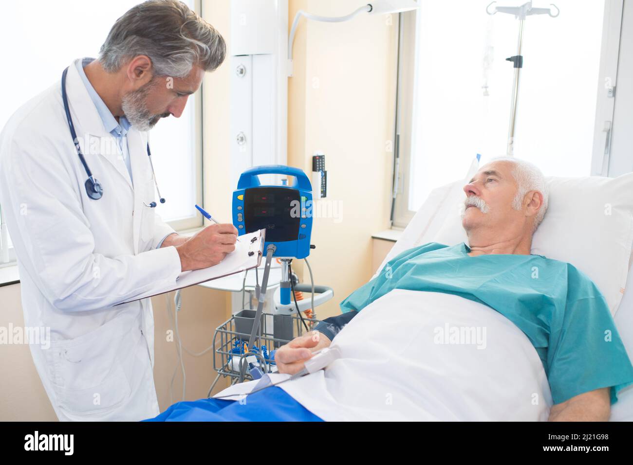 Medical patient asking question hi-res stock photography and images - Alamy
