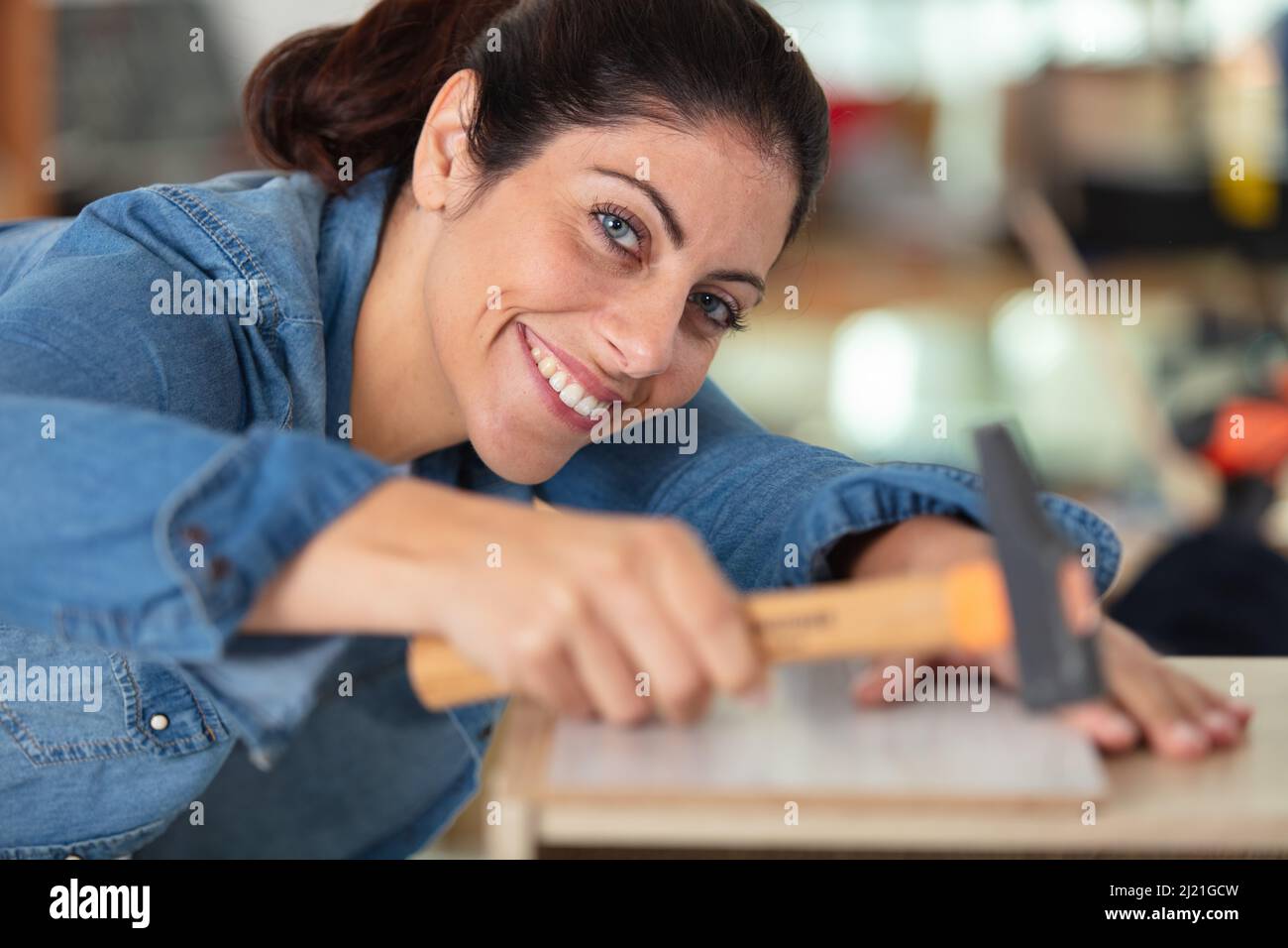 Woman using hammer assemble hi-res stock photography and images - Alamy