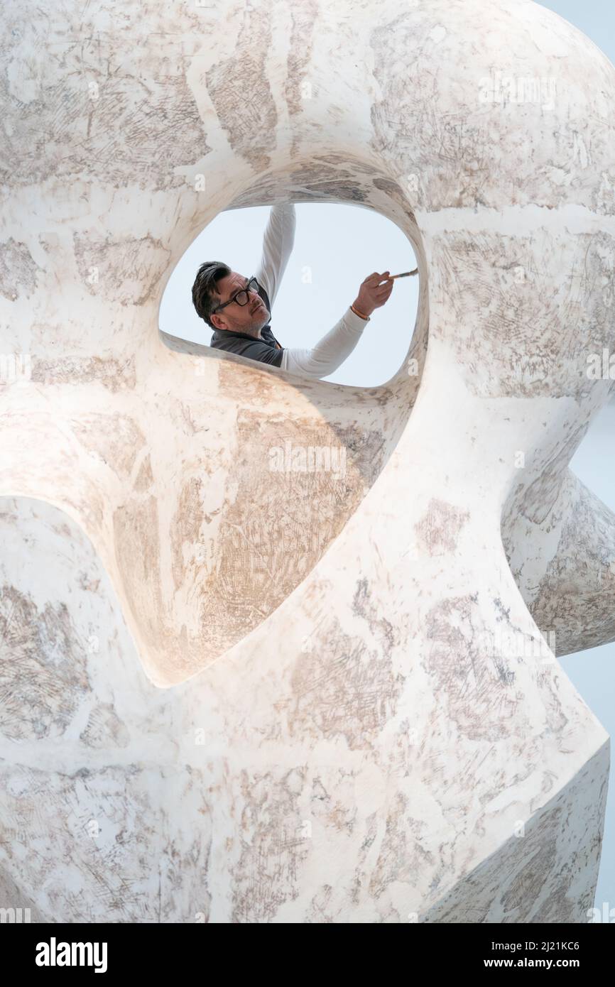 Sculpture conservator James Copper prepares the monumental plaster ...